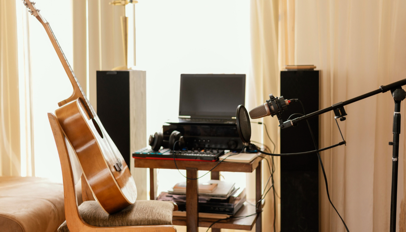 Membuat Studio Musik Rumahan Tanpa Ribet, Ini 3 Tipsnya
